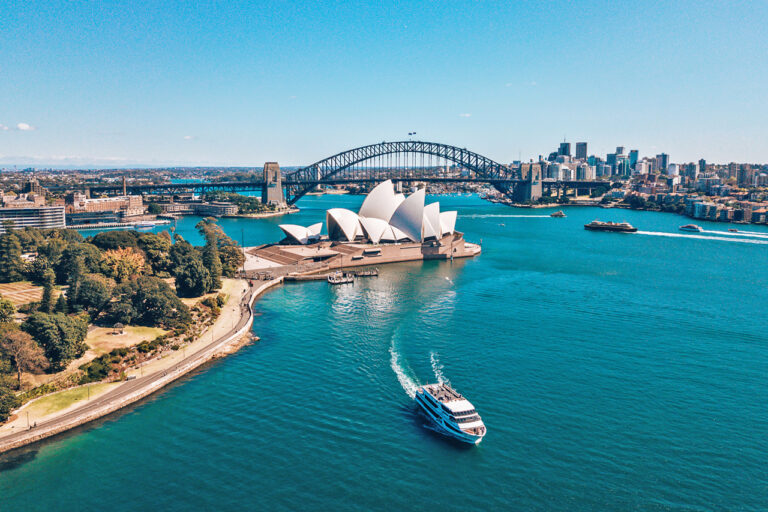 12 Day City, Rock & Reef – Sydney, Red Centre & Great Barrier Reef | ANZCRO